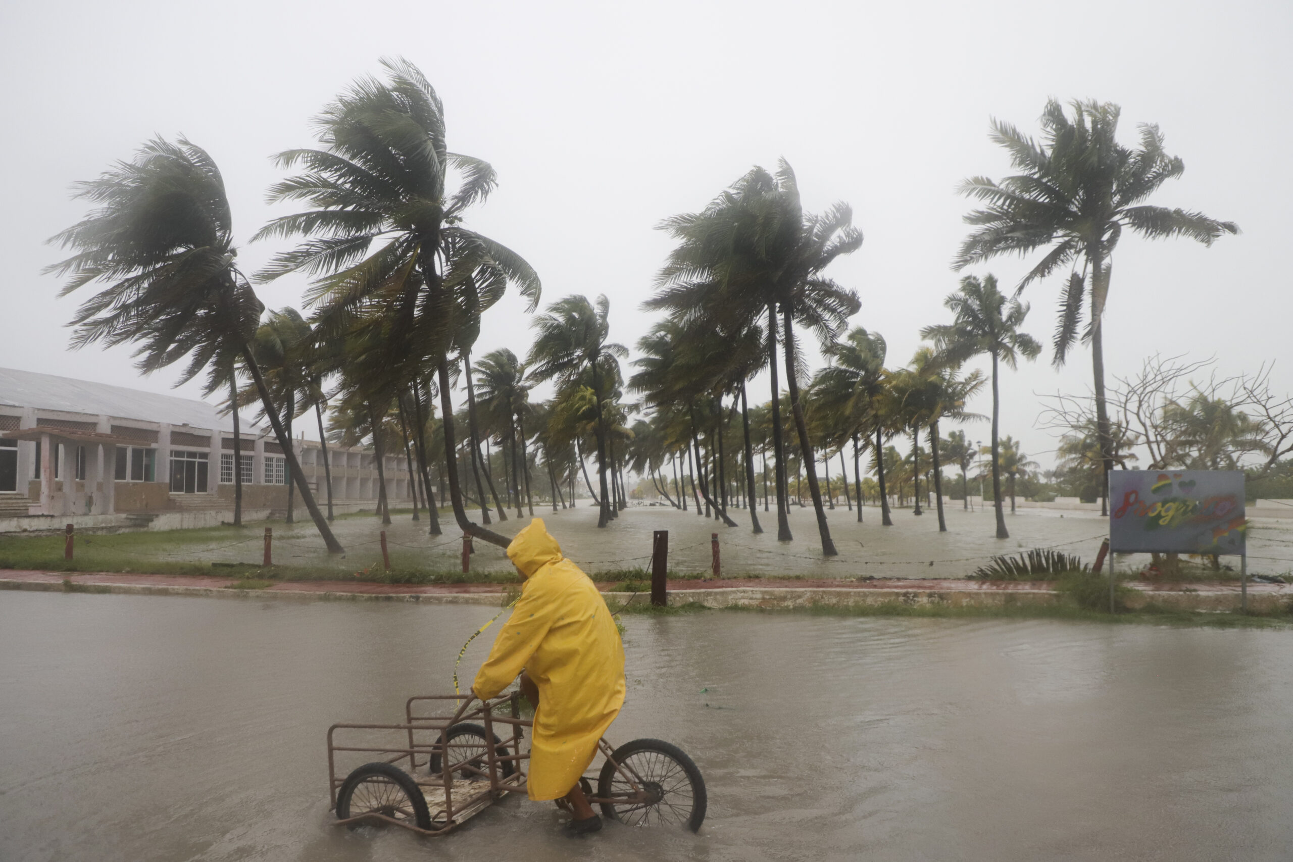 Fearful residents flee Tampa Bay region as Hurricane Milton takes aim ...